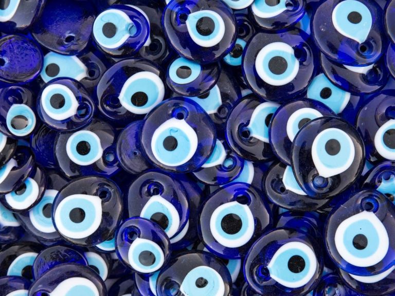Descubre el significado del ojo turco y que representan sus colores